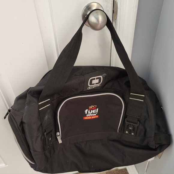 OGIO | Bags | Ogio Crunch Black Zipper Pocket Double Handle Strap ...